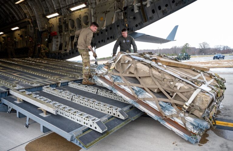 A Day in the Life of a C-17 Loadmaster - C-17 Pilot